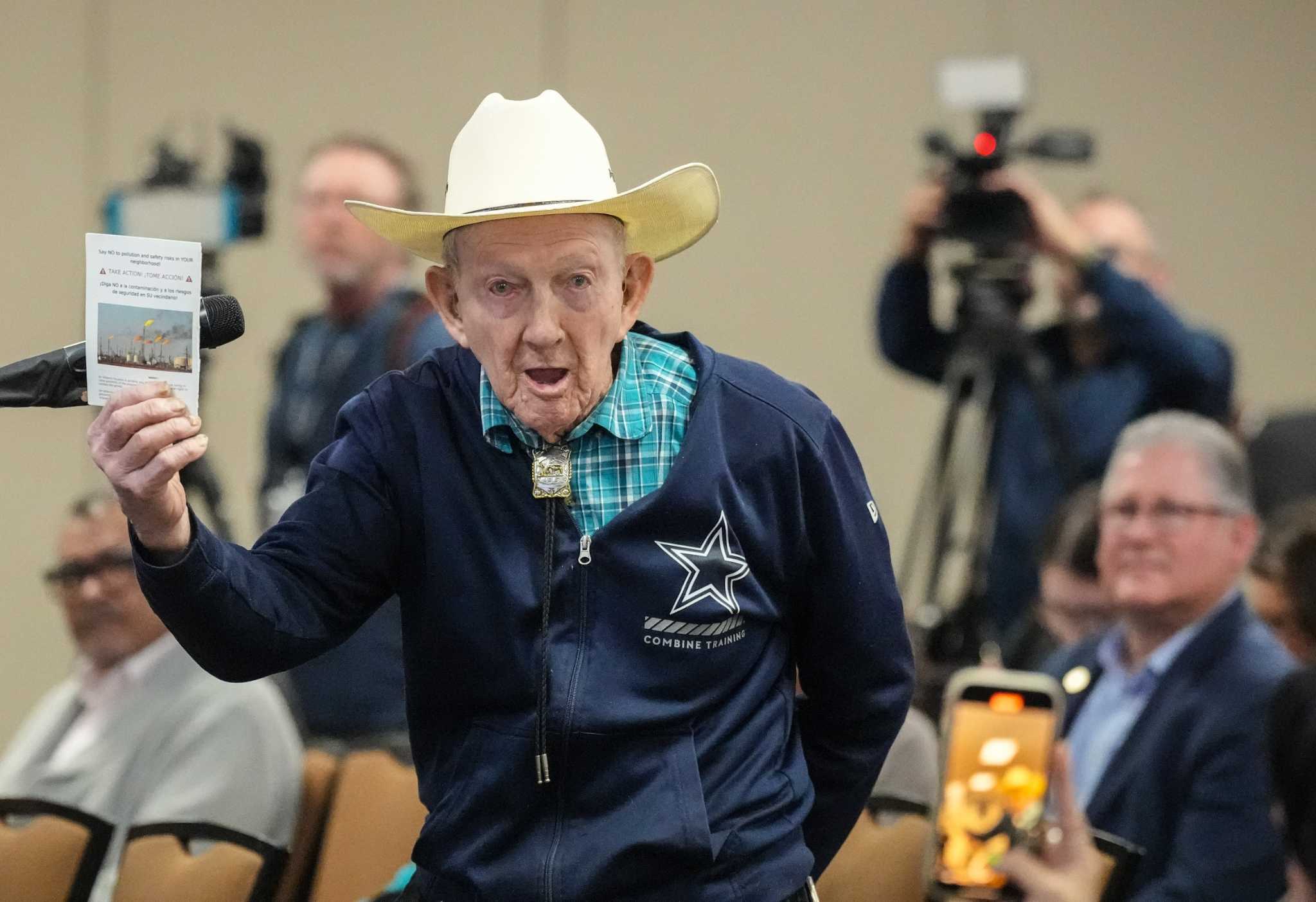 Exxon reps blasted for Baytown, Texas pollution at TCEQ hearing