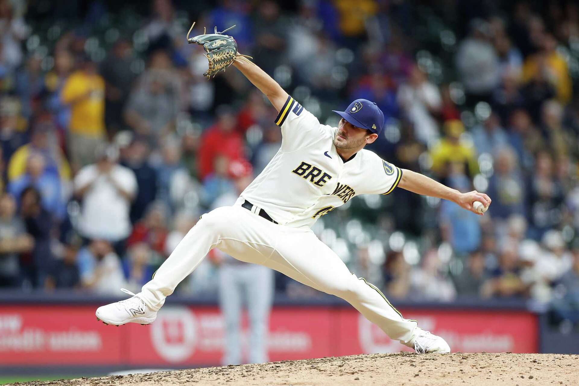Giants shore up bullpen lefty depth, acquire Brewers’ Ethan Small