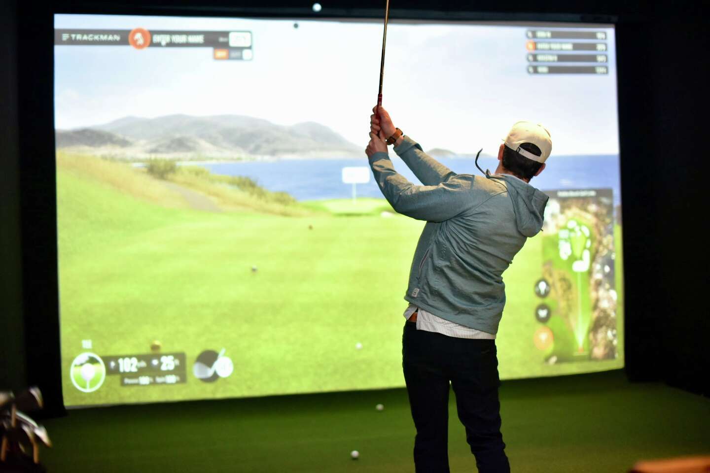 Golf Lounge 18 opens at South Windsor's Evergreen Walk