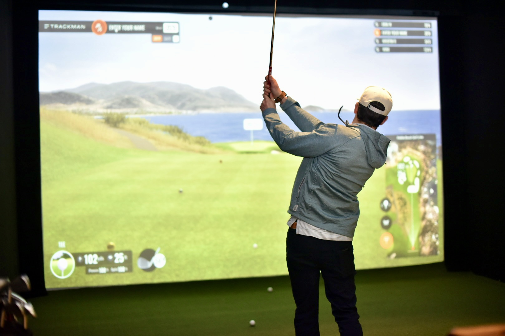 Golf Lounge 18 opens at South Windsor's Evergreen Walk