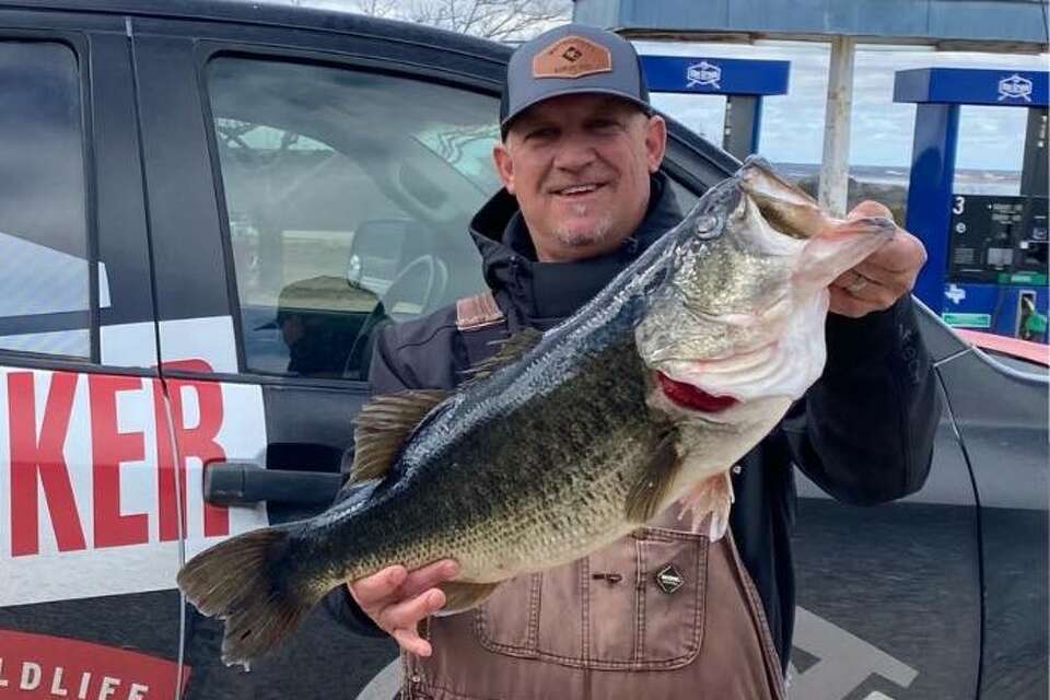 Three Texas anglers hook trophy bass on the same day