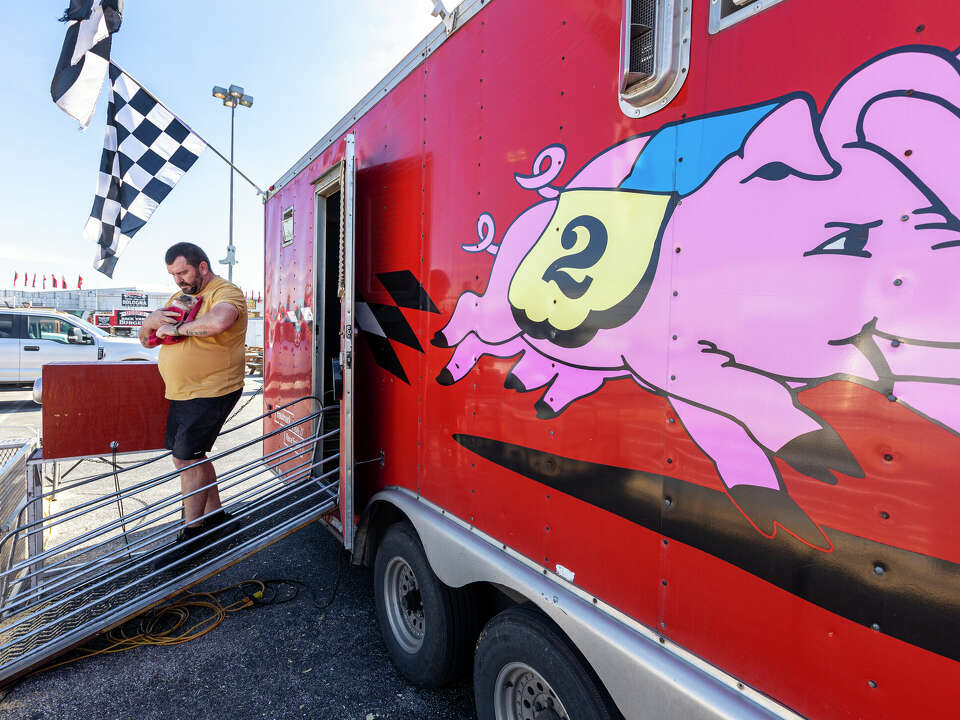 San Antonio Stock Show & Rodeo pig races star 'Kevin Bacon'