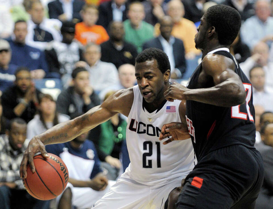 Late UConn men's basketball player Stanley Robinson honored by HS