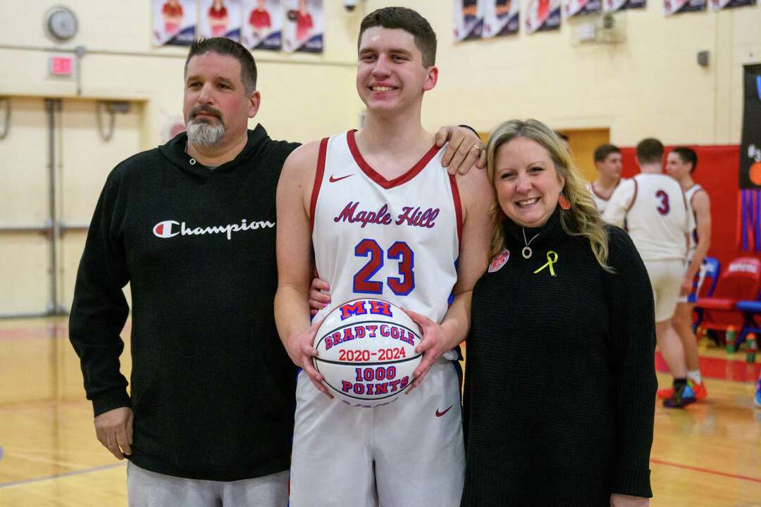 Brady Cole surpasses 1,000-point plateau in huge win for Maple Hill