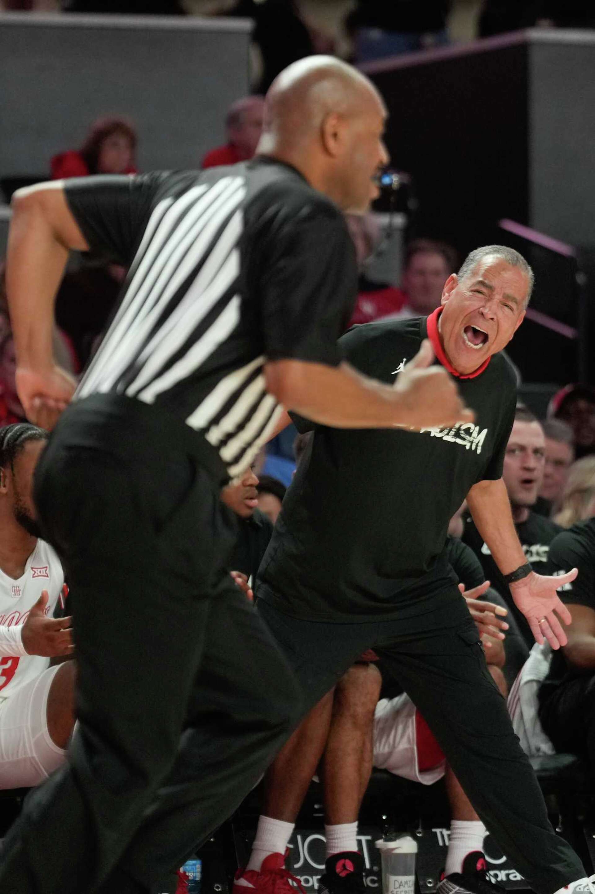 UH basketball: Cougars roll as Kelvin Sampson ejected vs. OSU