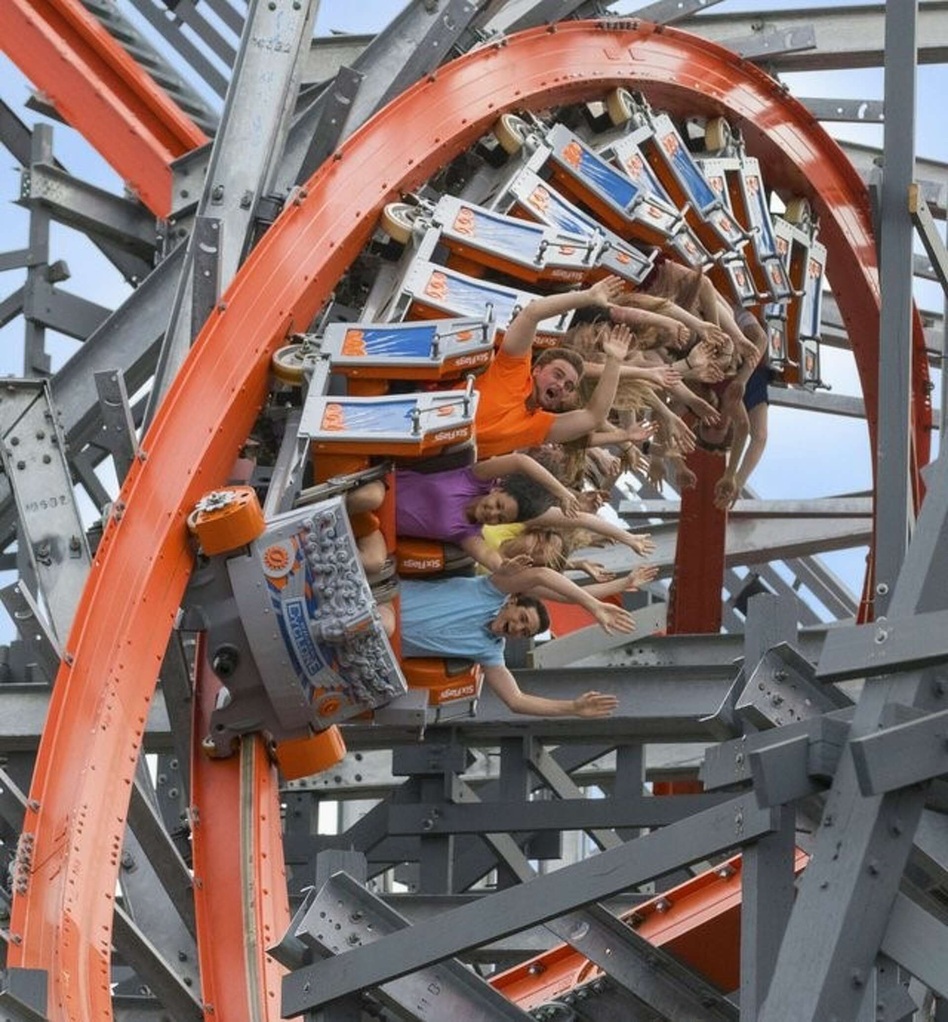 Six Flags New England at CT border begins hiring for 2024 season