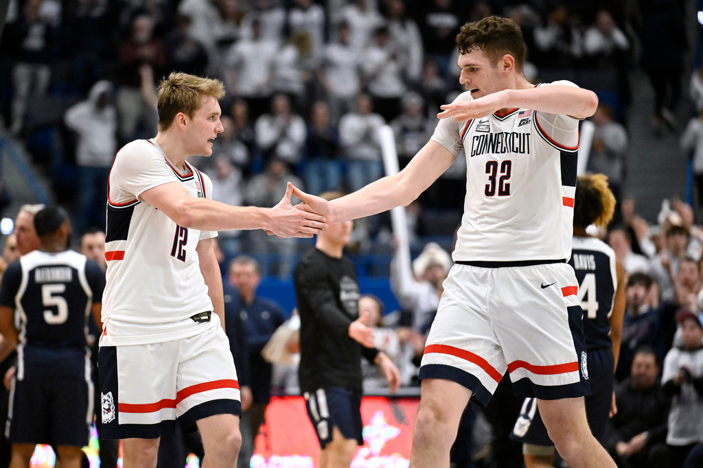 Clingan, Spencer lead UConn men's basketball to Big East win