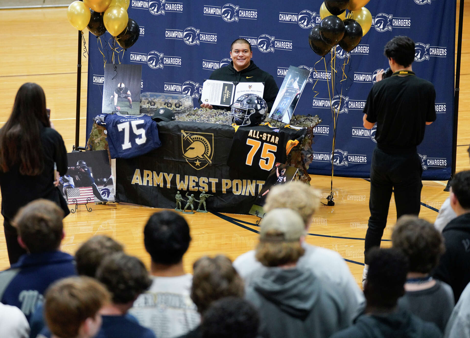 Gage Goldberg, WWE legend's son, signs with Colorado, Deion Sanders