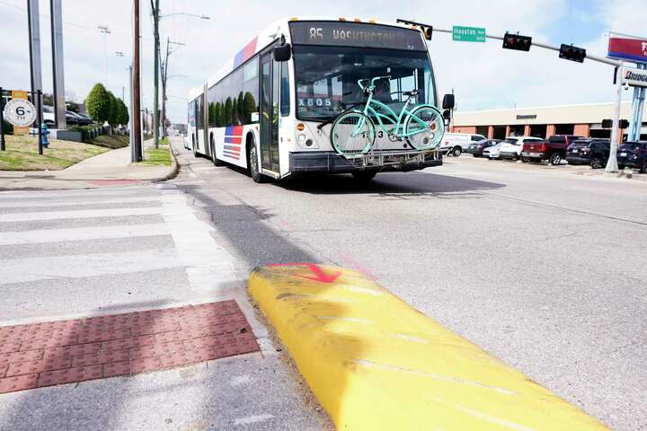 Metro moves ahead on microtransit, shelves bike sharing plans