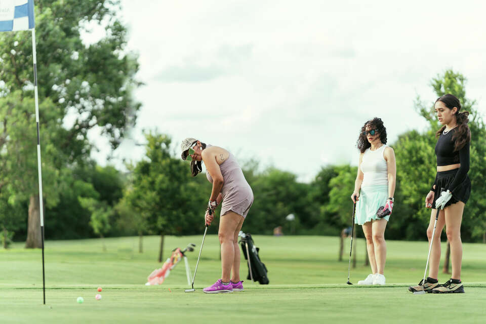 Meet the women golf group Chips & Walk in San Antonio