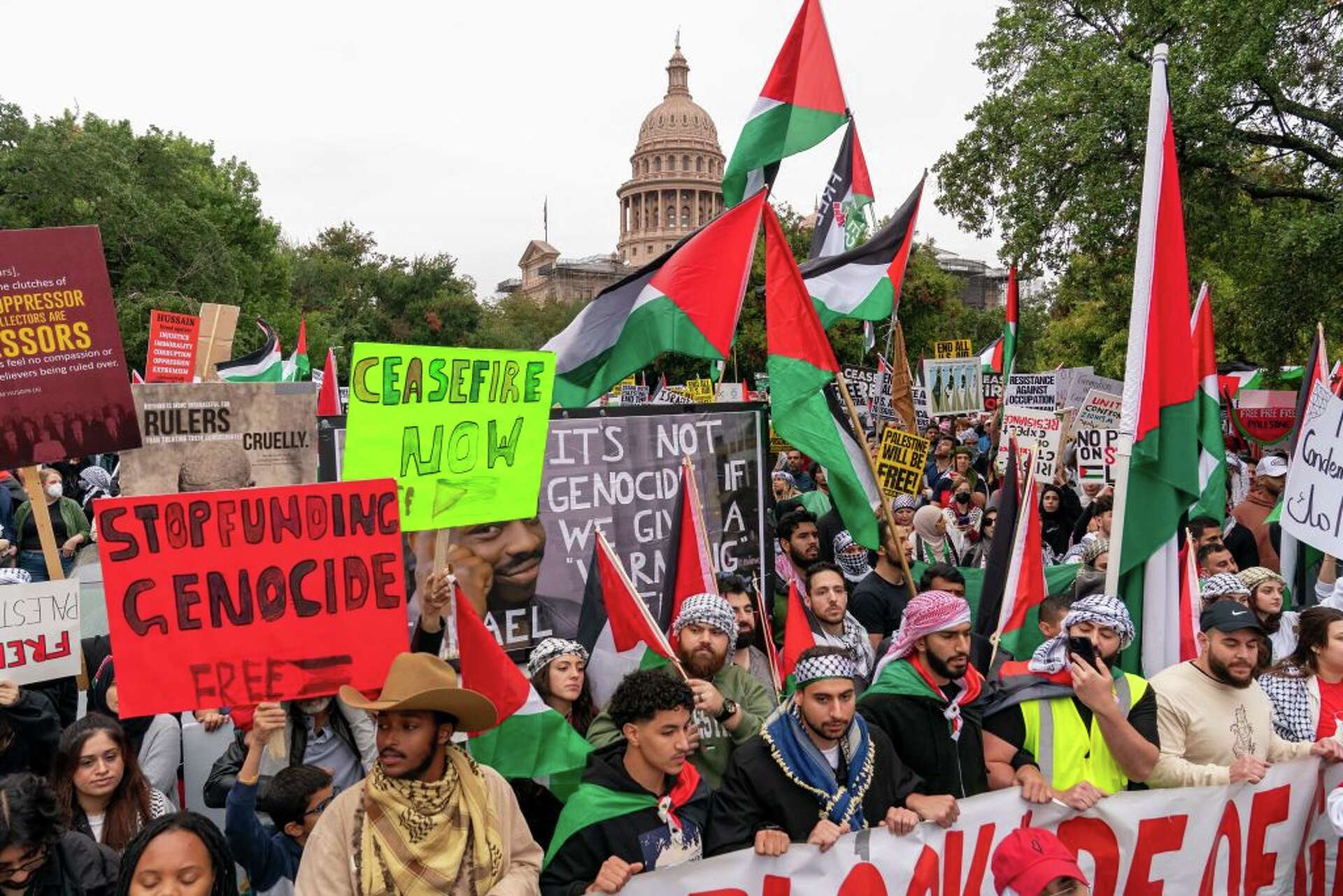 Austin police investigating stabbing near UT campus