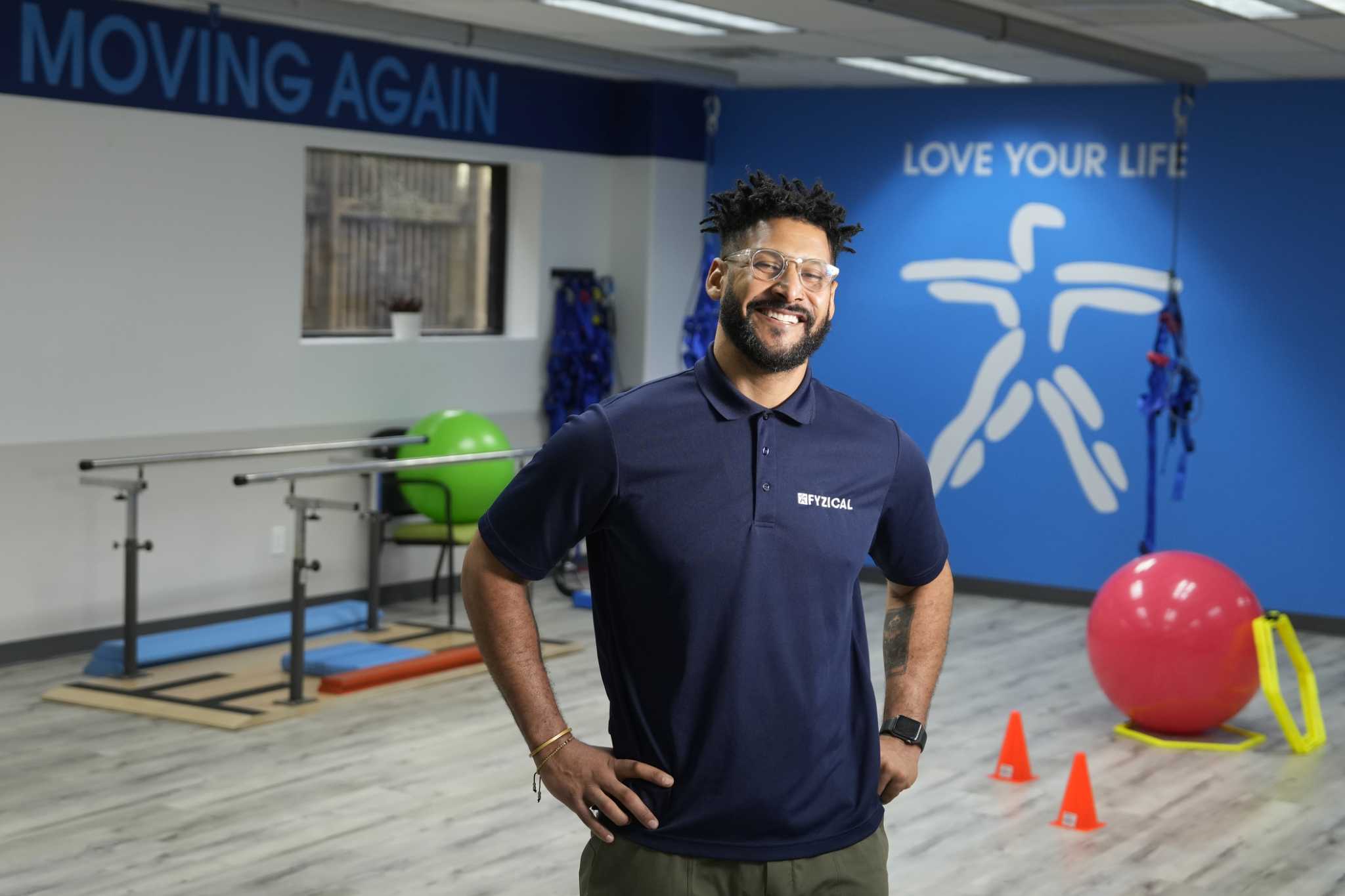 Longhorn football player now helps athletes with physical therapy