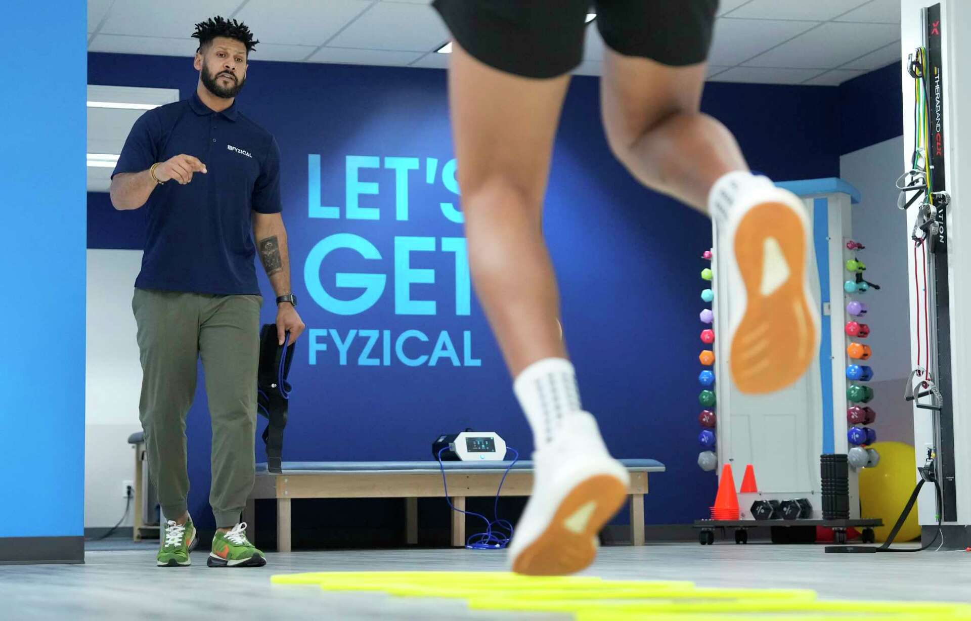 Longhorn football player now helps athletes with physical therapy