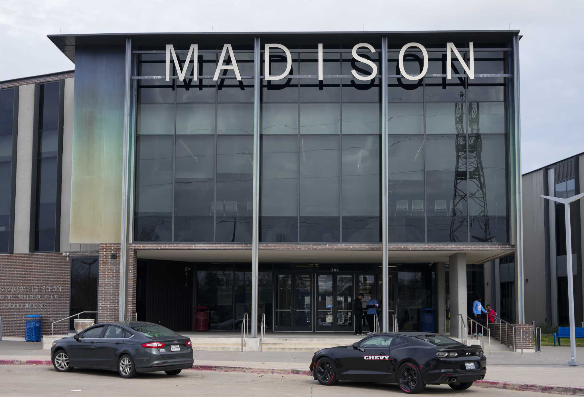 Houston ISD's Madison HS officials discover BB gun on campus