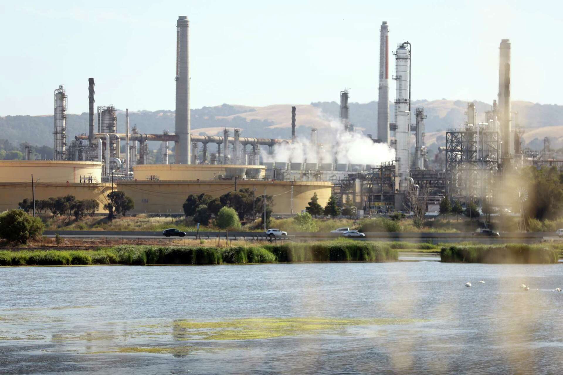Martinez oil refinery plans flaring ahead of repairs