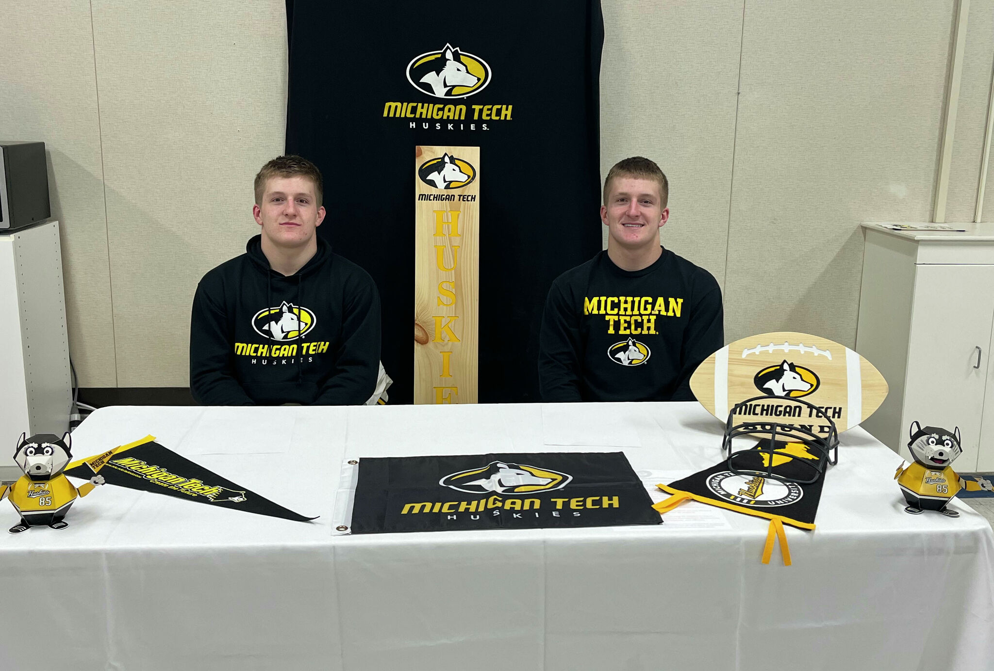 Lancers sign to play in college