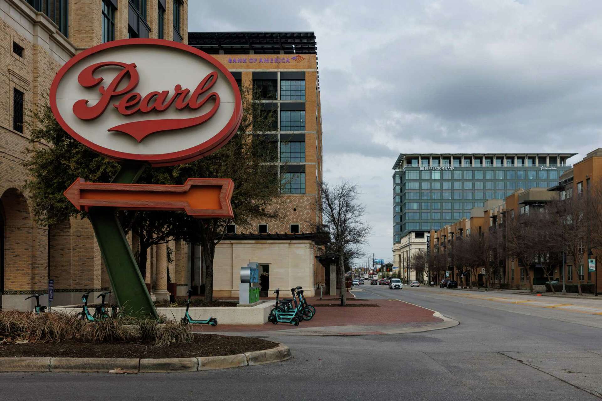 Developer pitches 15-story condo tower in Government Hill near Pearl