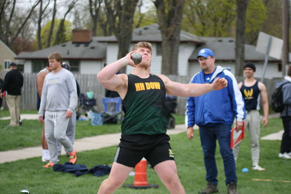 Dow's Nickel signs with Spartans