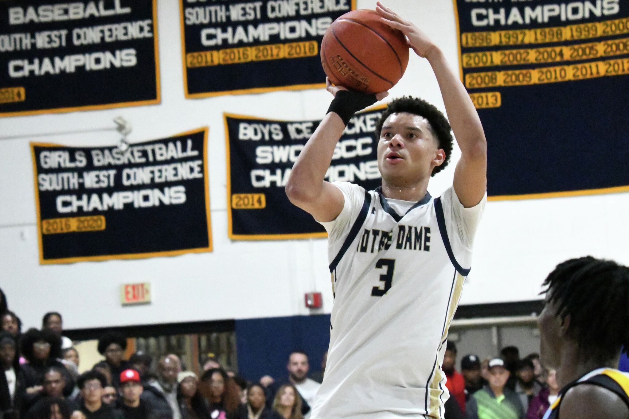 Norwalk's Parrish Edmond commits to play basketball at Siena