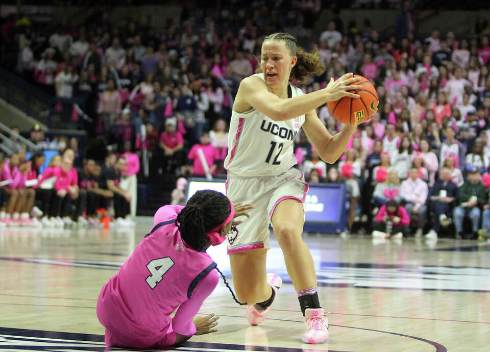 UConn's Ashlynn Shade, KK Arnold set for first NCAA Tournament