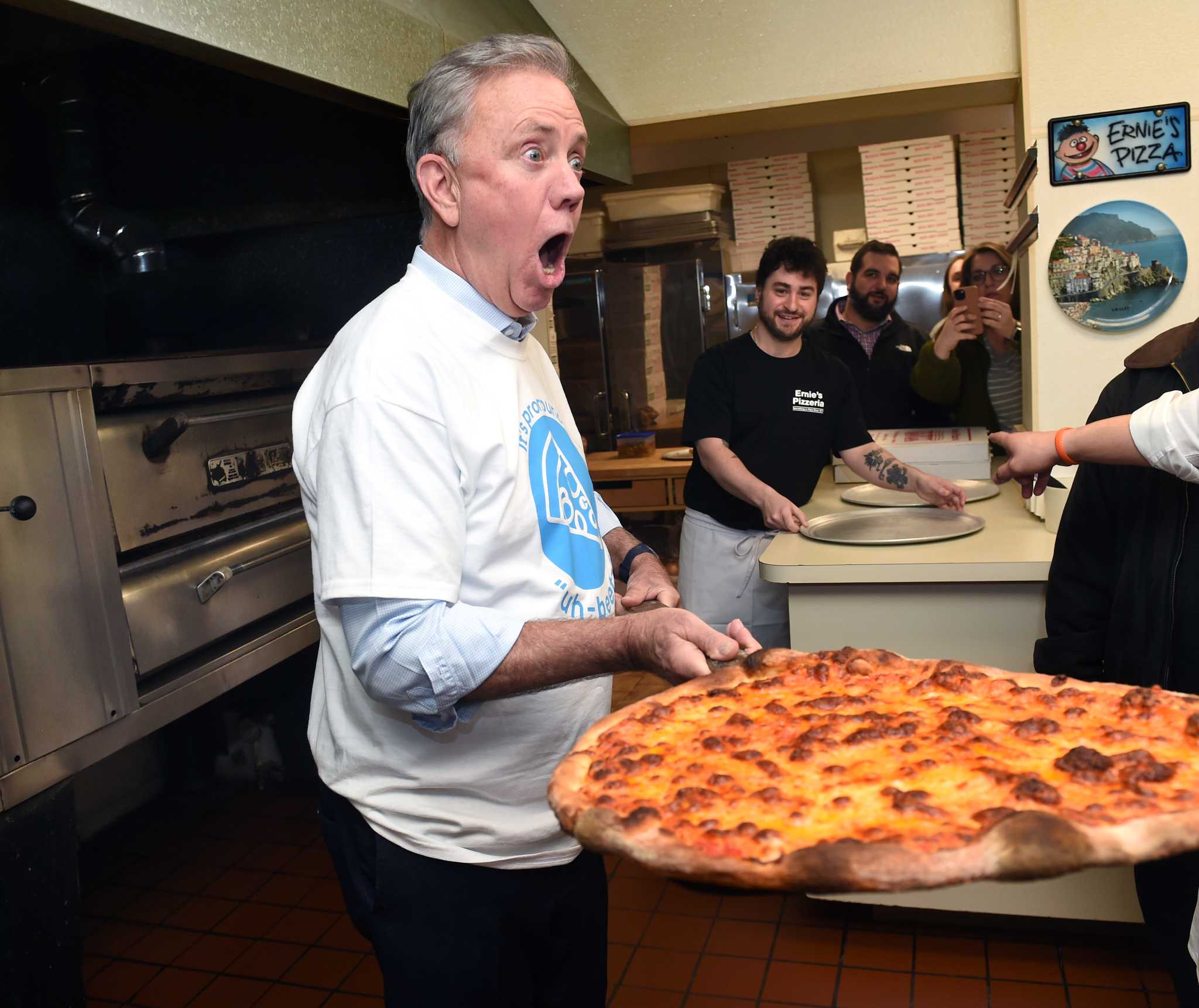 Gov. Lamont proclaims New Haven the 'Pizza Capital of America'
