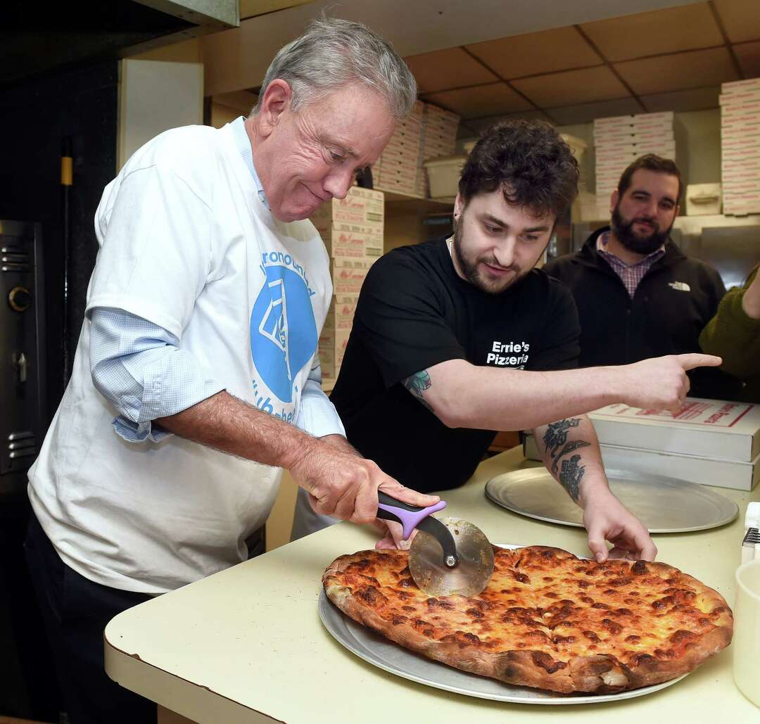 Gov. Lamont proclaims New Haven the 'Pizza Capital of America'