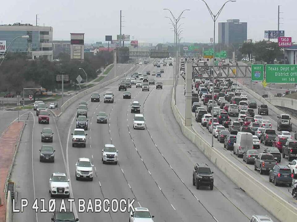 Traffic delays on major San Antonio highway after rollover crash