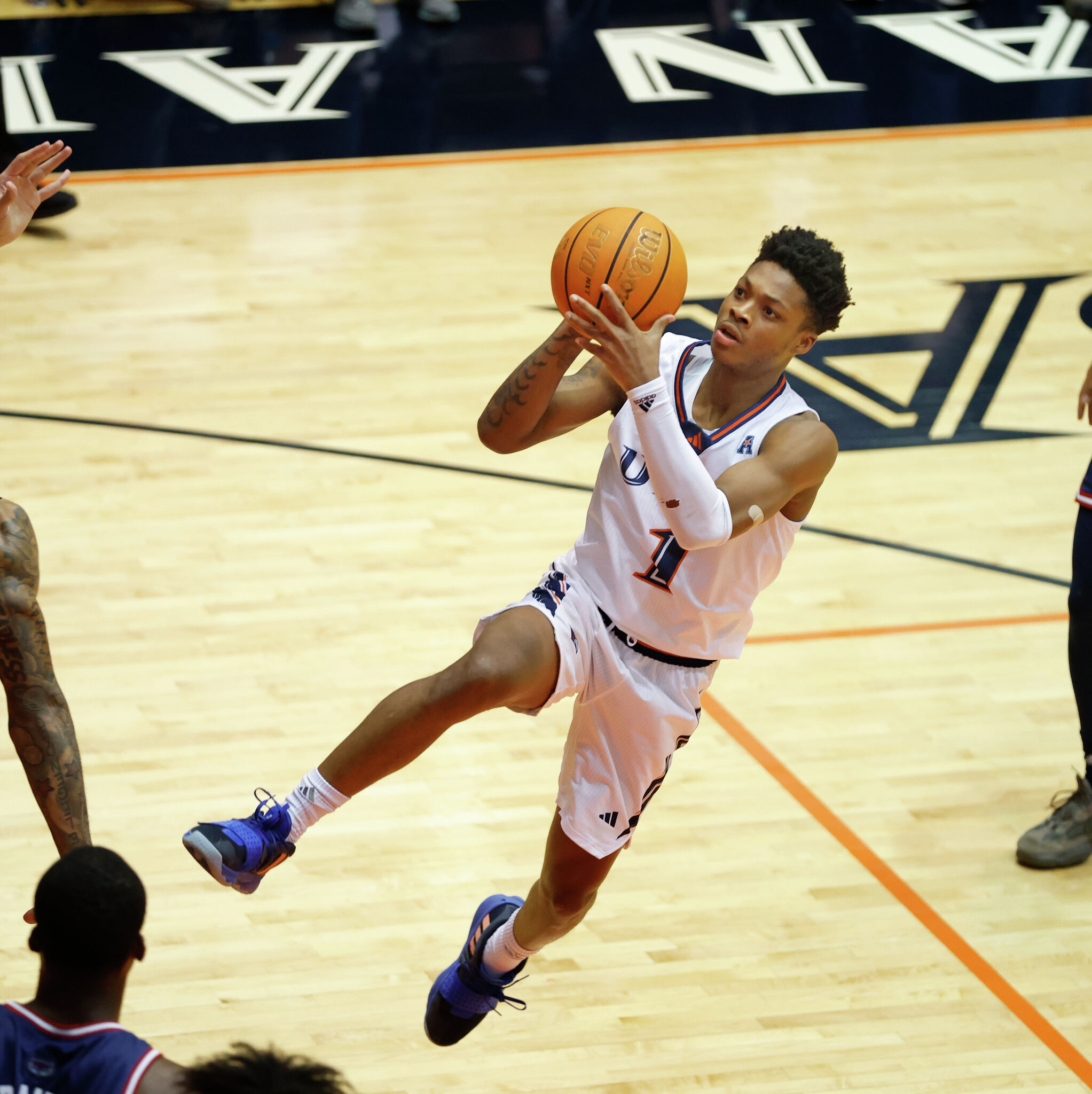 UTSA's Jordan Ivy-Curry, Christian Tucker enter transfer portal