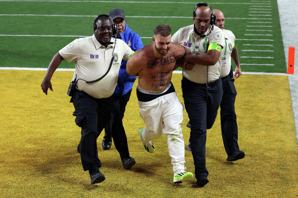 Super Bowl streakers: Two fans who ran on field during Chiefs-49ers