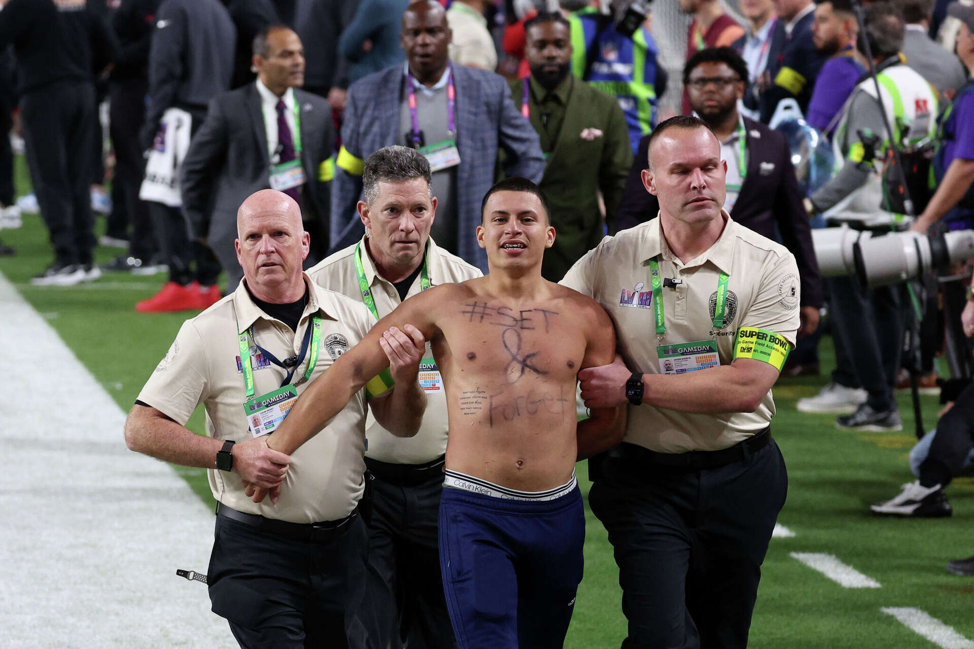 Super Bowl streakers: Two fans who ran on field during Chiefs-49ers