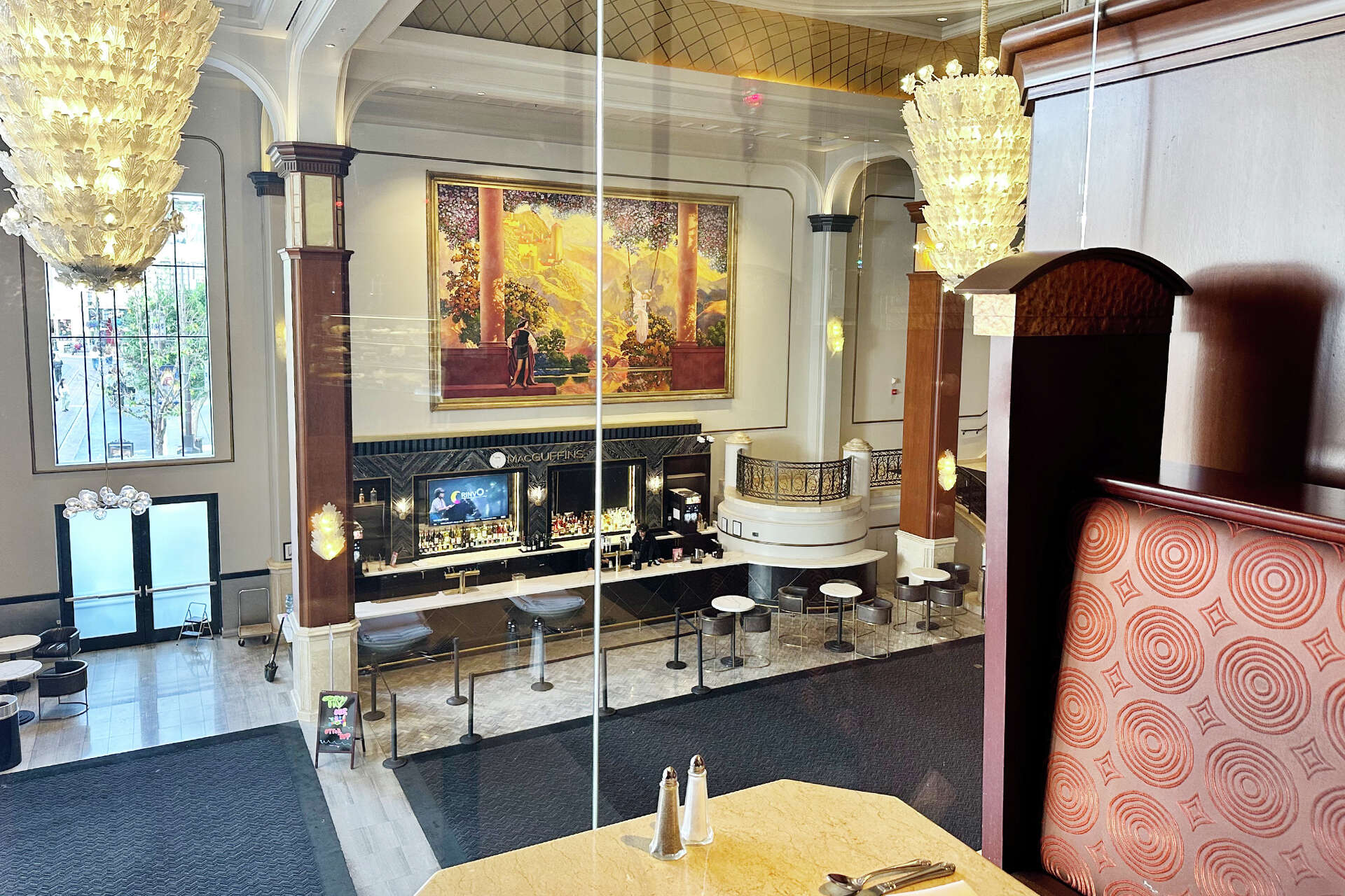 California's weirdest Cheesecake Factory table