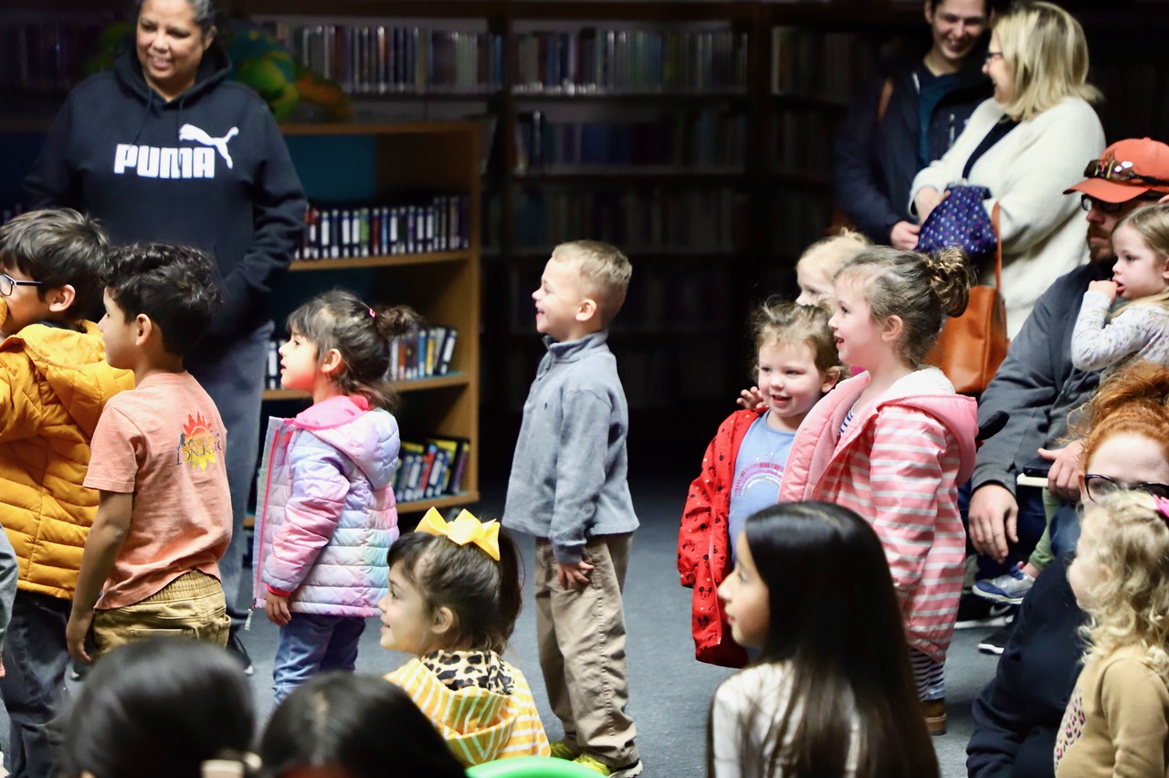 Clifford draws crowd to Unger Memorial Library