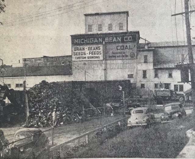 Grain elevator once landmark on Main Street