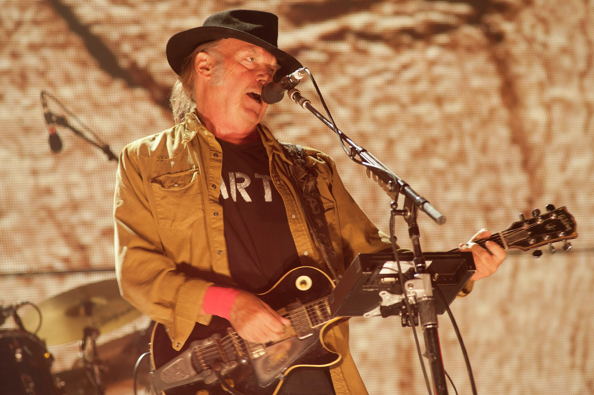 Neil Young announces first Bridgeport concert in more than a decade