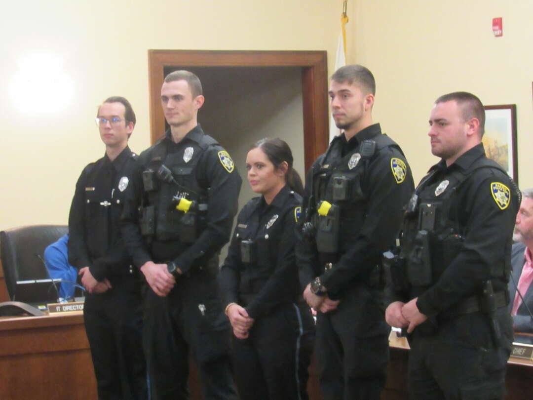 Alton's police force grows with 5 fresh faces