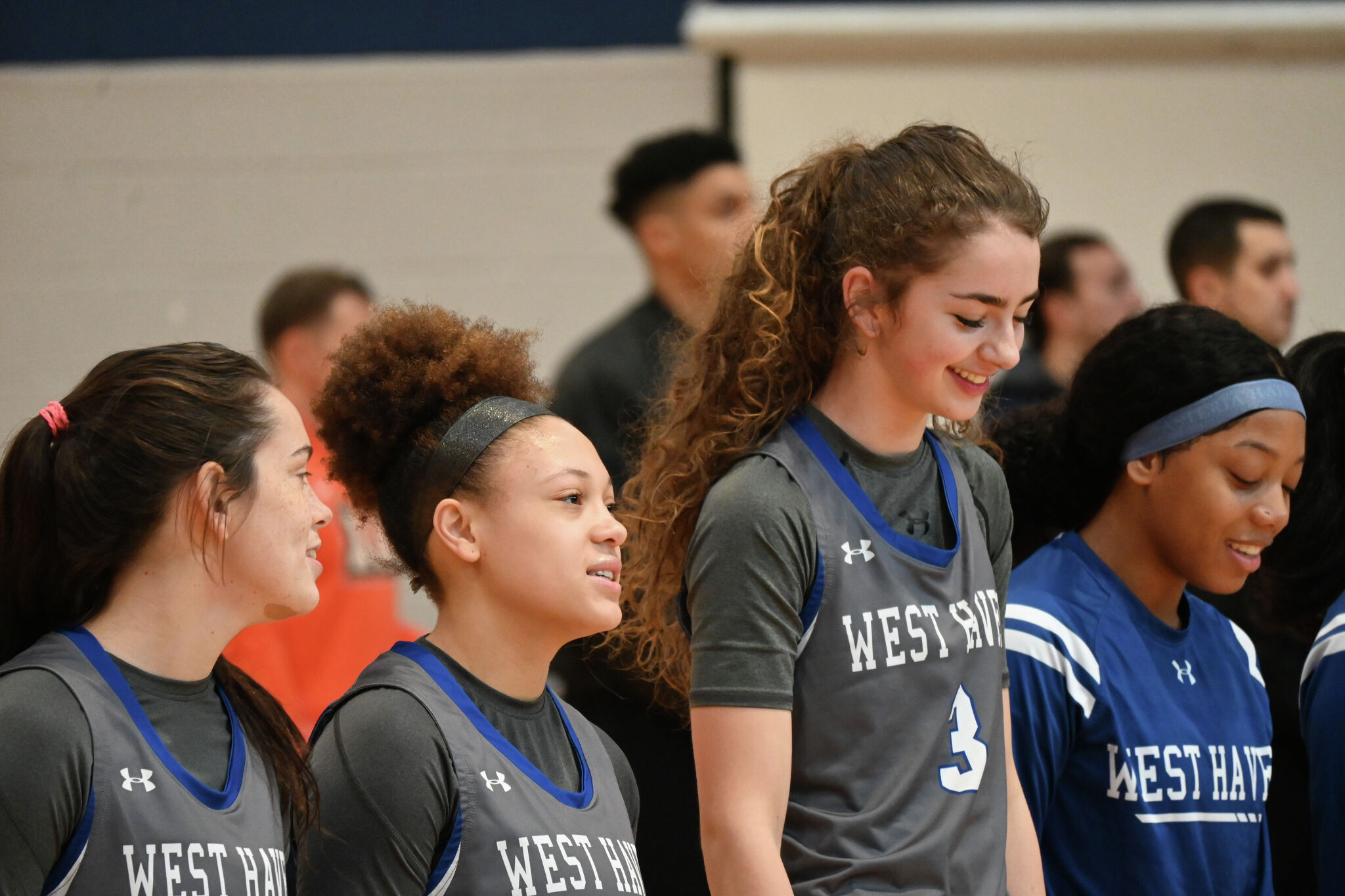 CT girls basketball teams honor U.S. in special ways during anthem