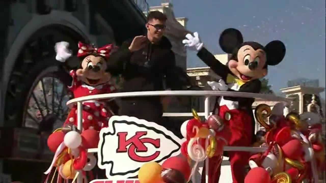 Chiefs quarterback Patrick Mahomes participates in victory parade at ...