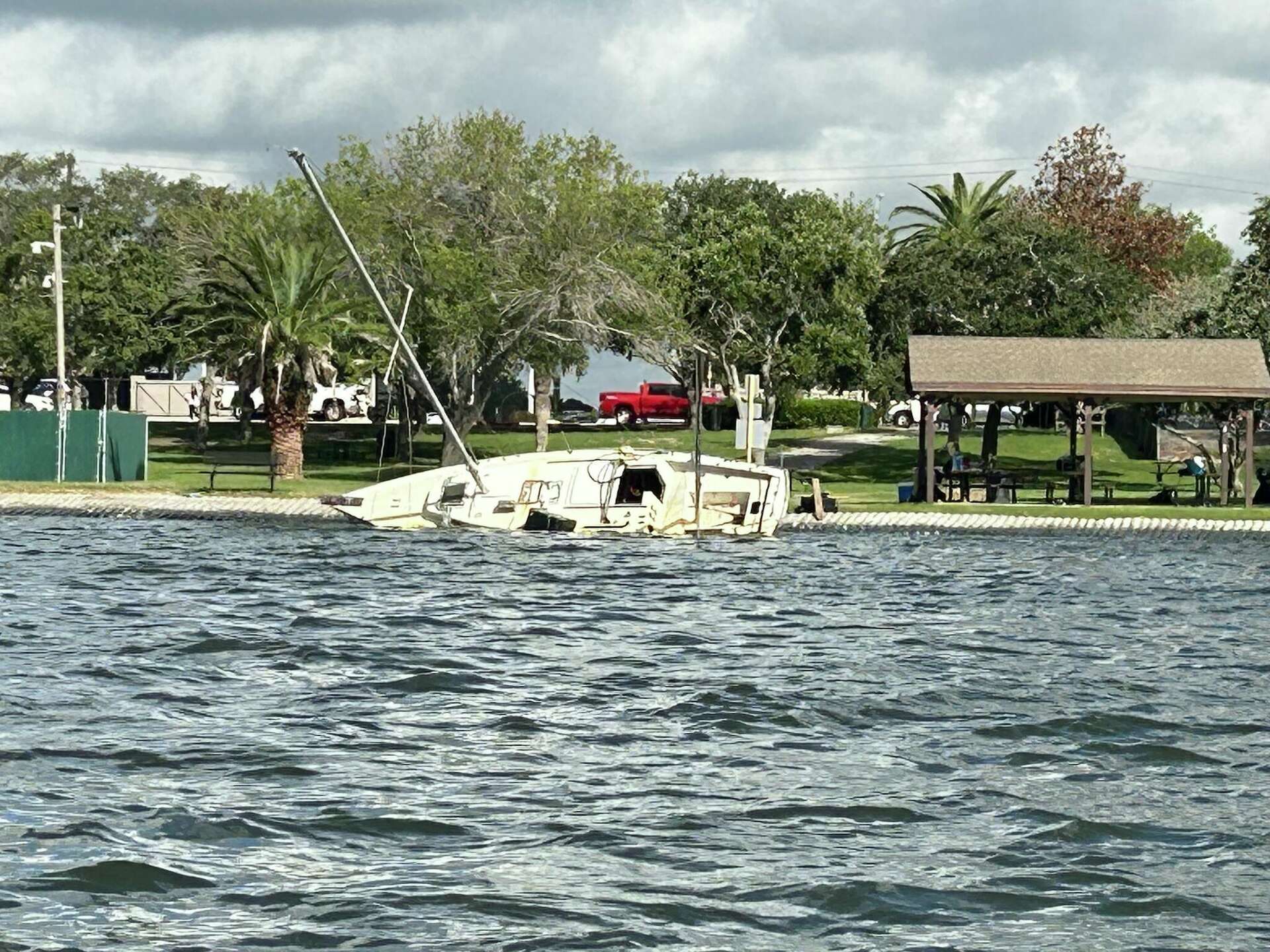 New Houston nonprofit out to rid Clear Lake of dead boats