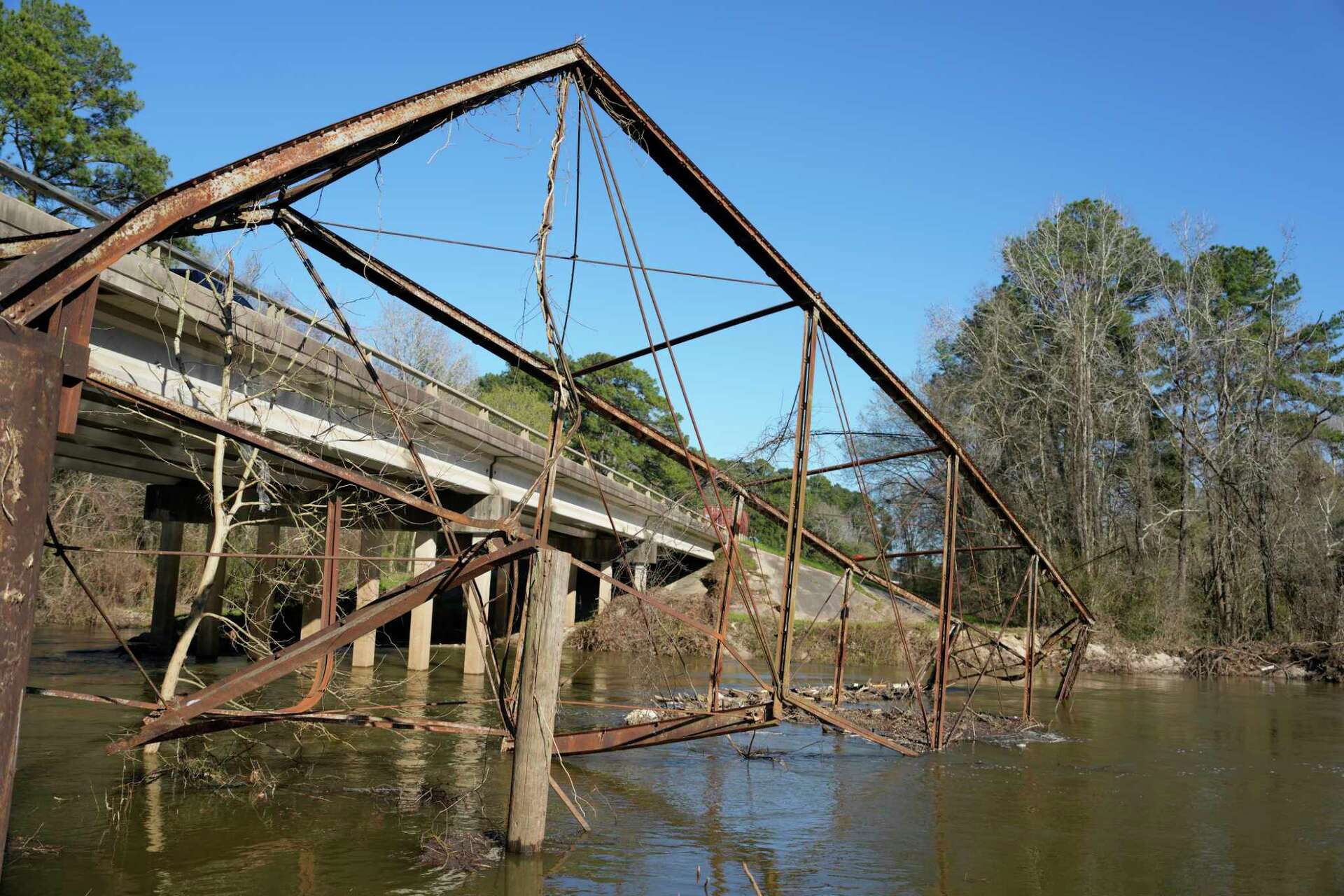 Conroe’s ‘Bonnie and Clyde bridge’ to be restored as police memorial
