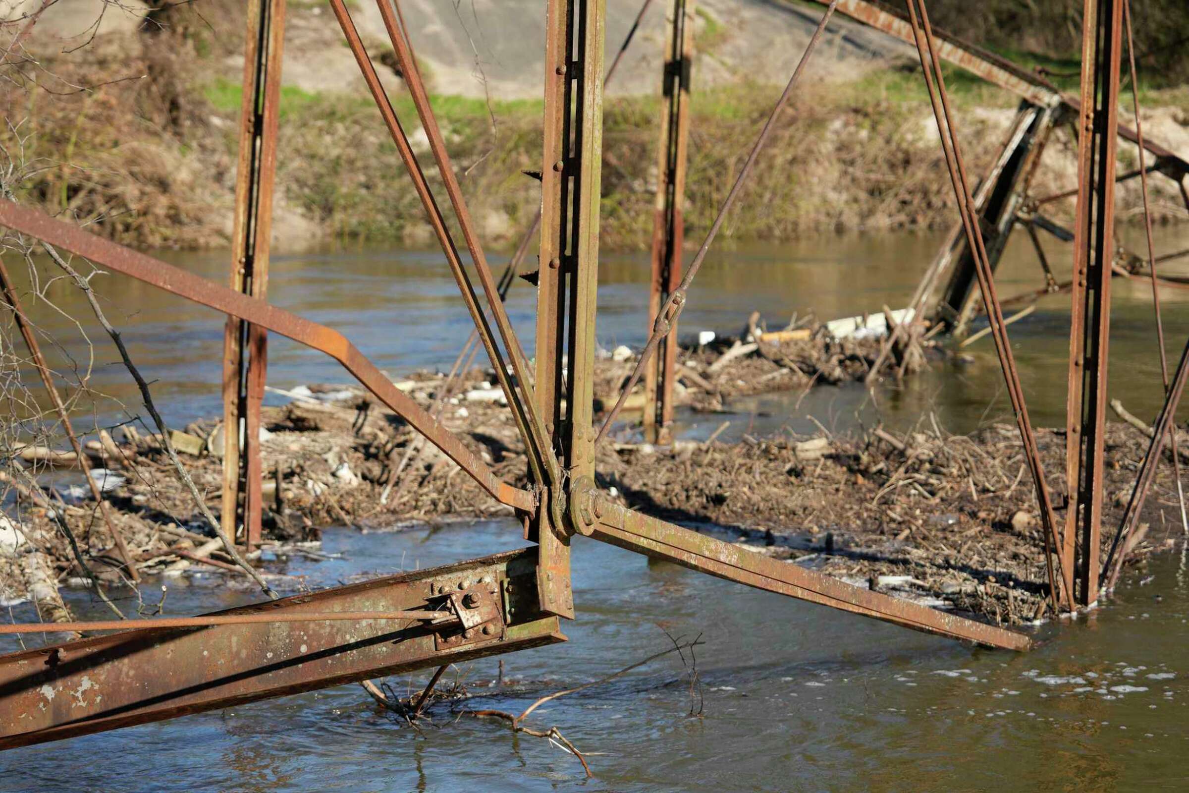 Conroe’s ‘Bonnie and Clyde bridge’ to be restored as police memorial