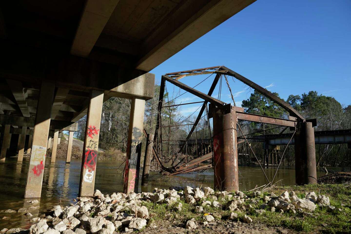 Conroe’s ‘Bonnie and Clyde bridge’ to be restored as police memorial