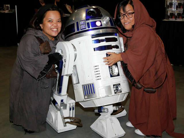 'Star Wars' actress Leilani Shiu loves 2M Smokehouse