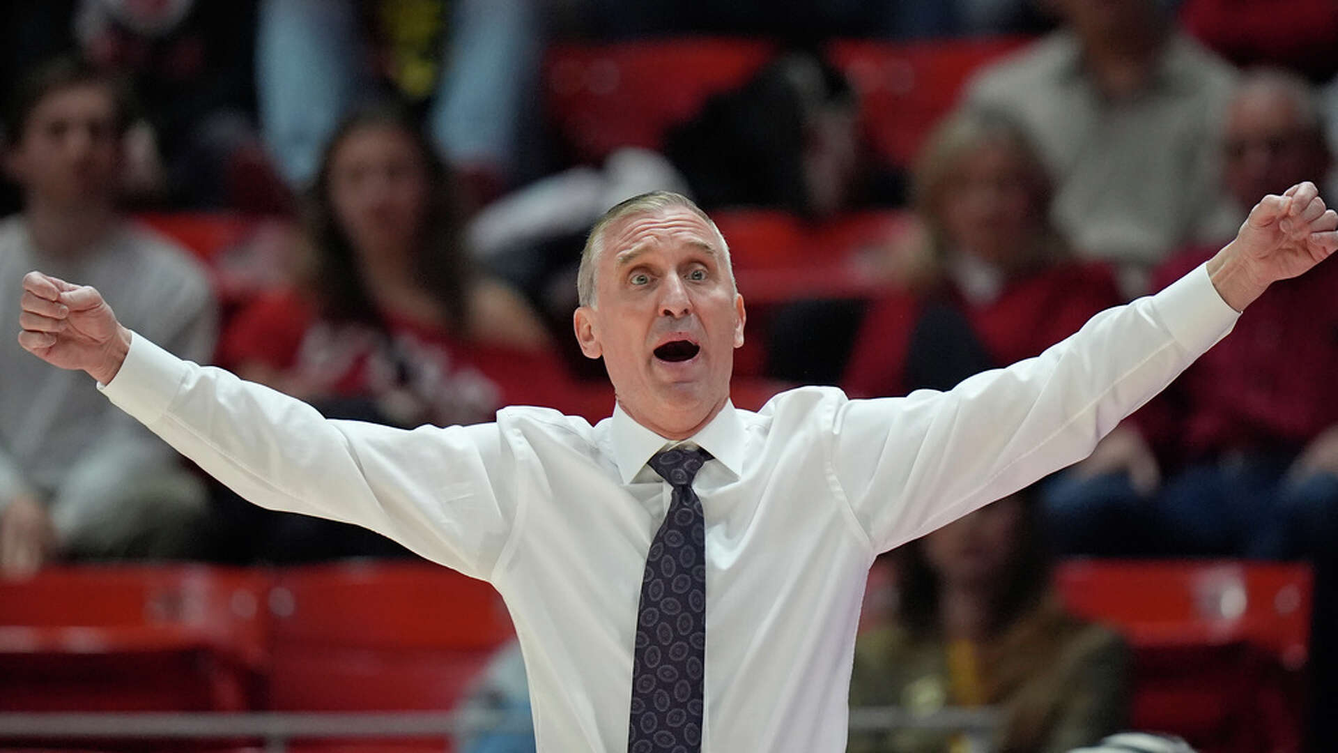 Bobby Hurley, UConn coach Dan's brother, speaks against Arizona