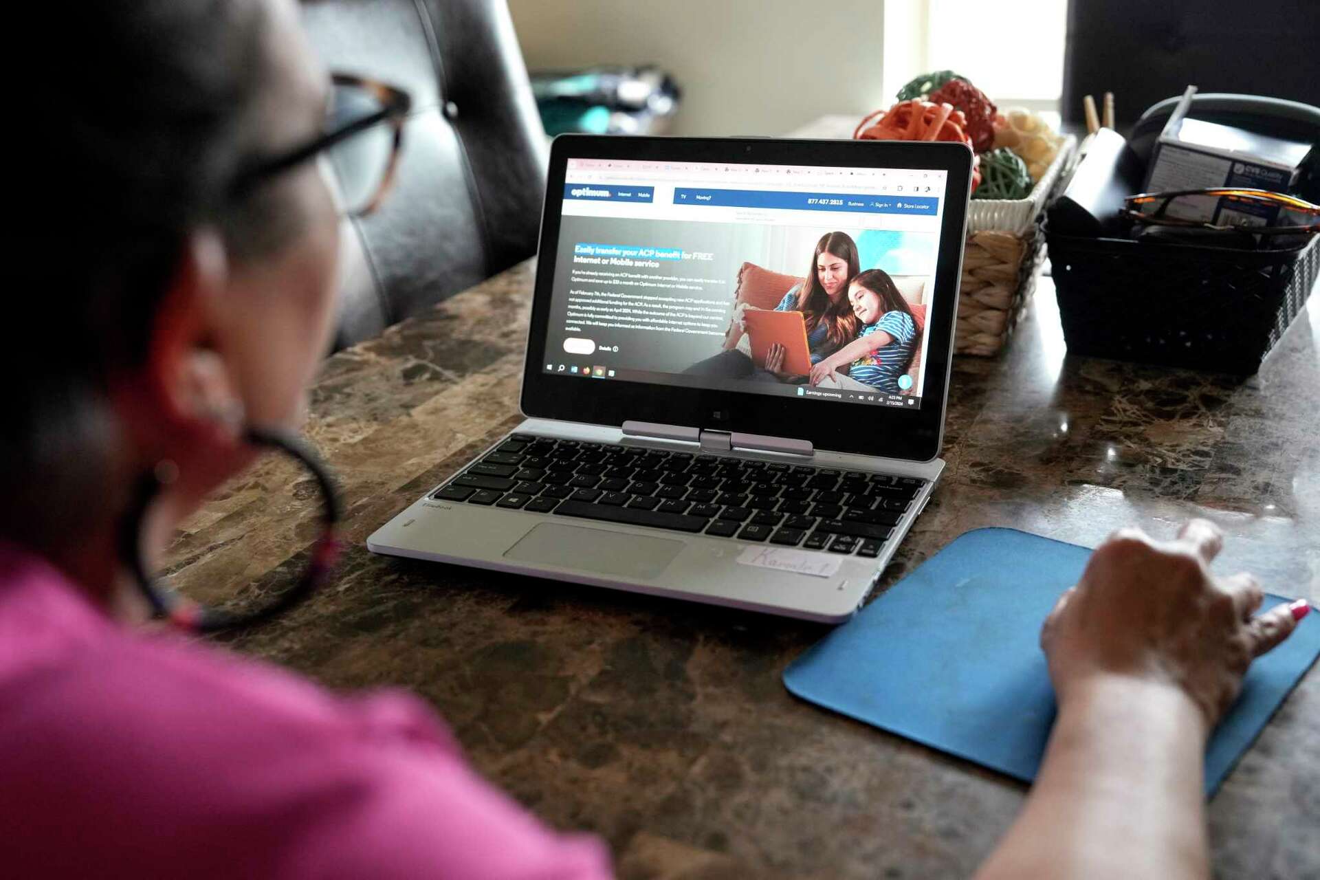 Low-income broadband program low on money, threatening access in Texas