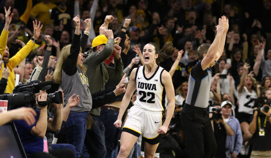 Video: Watch the moment Iowa basketball star Caitlin Clark broke the ...