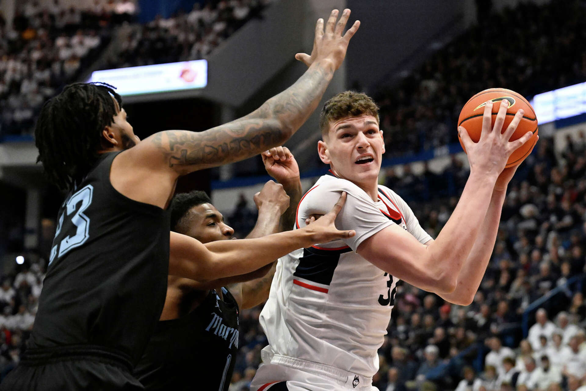 UConn men's basketball players Castle, Clingan in this NBA mock draft