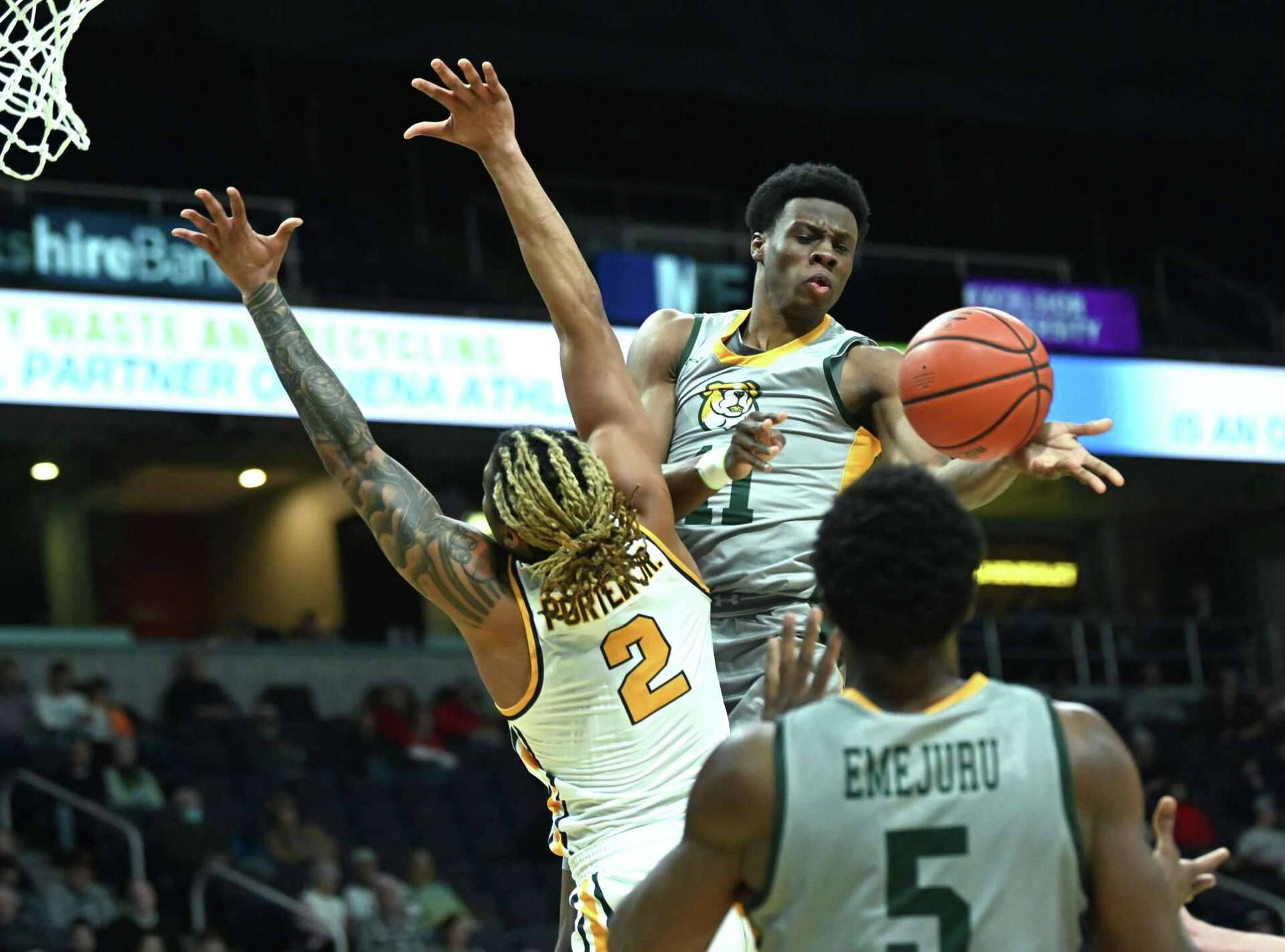 Since concussion, Siena basketball's Michael Ojo finds his shot