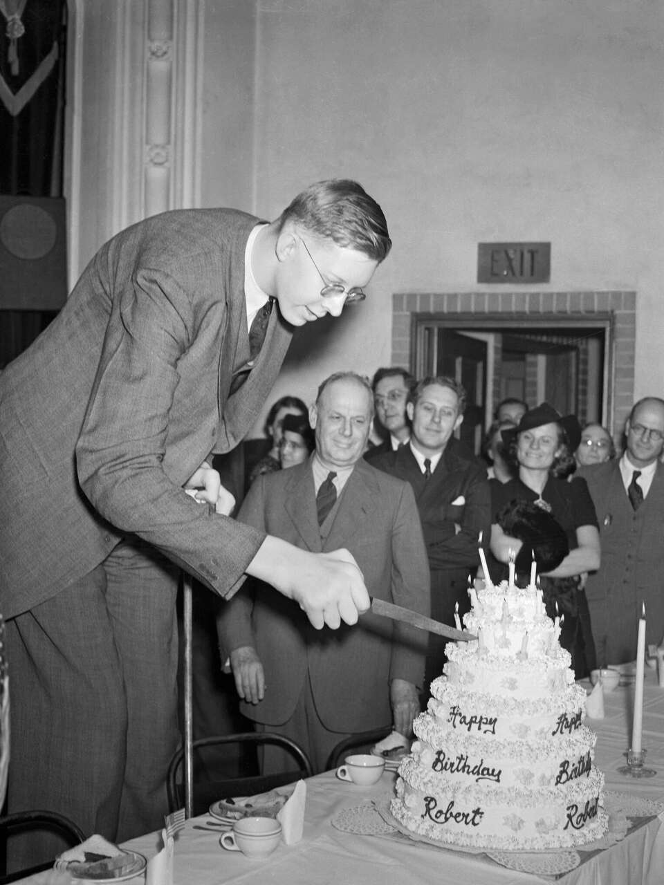 World’s tallest man, Illinois native Wadlow, remains a beloved figure