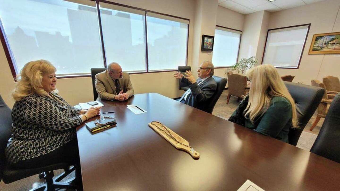 Laredo and El Paso mayors meet, discuss trade and border security