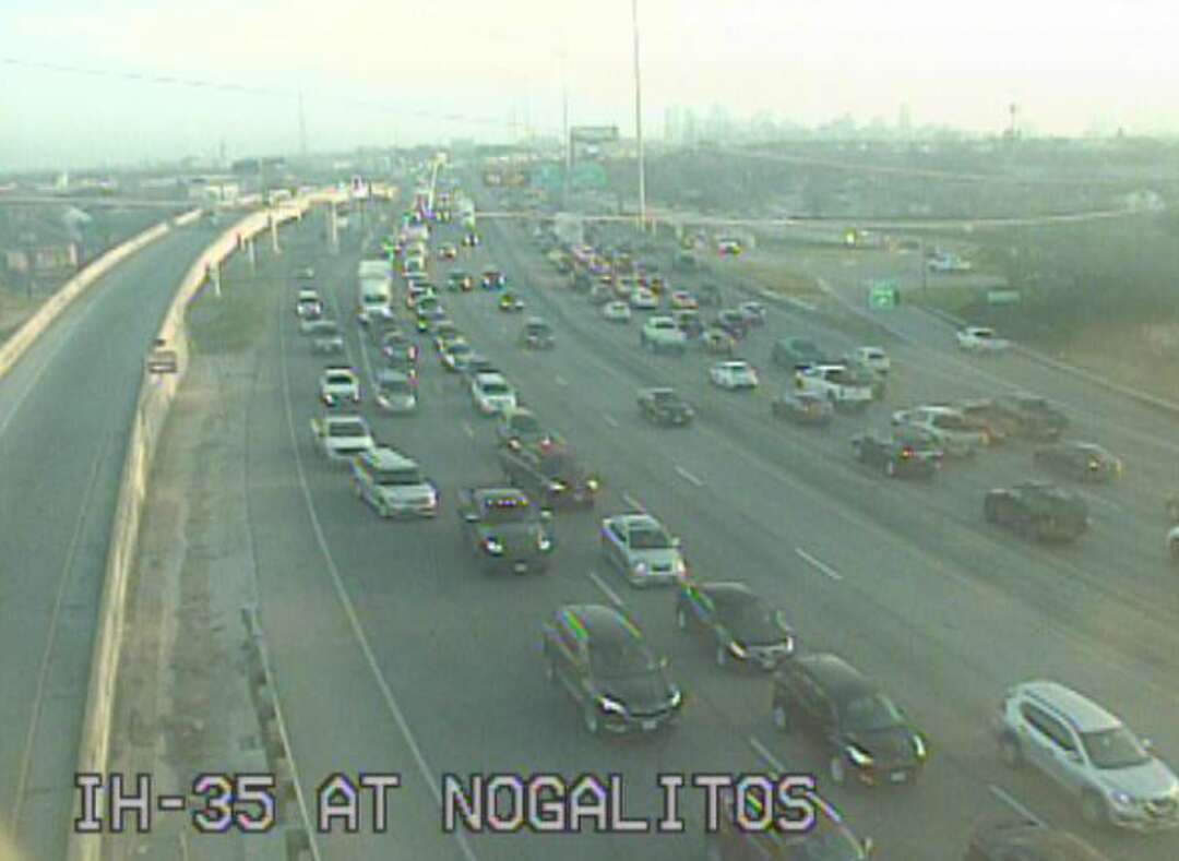 San Antonio traffic: Morning wreck slows I-35 traffic at U.S. 90